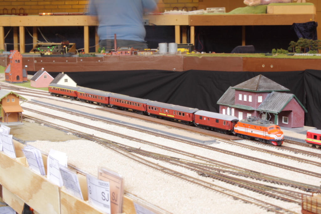 Modelbanens elementer: Togene